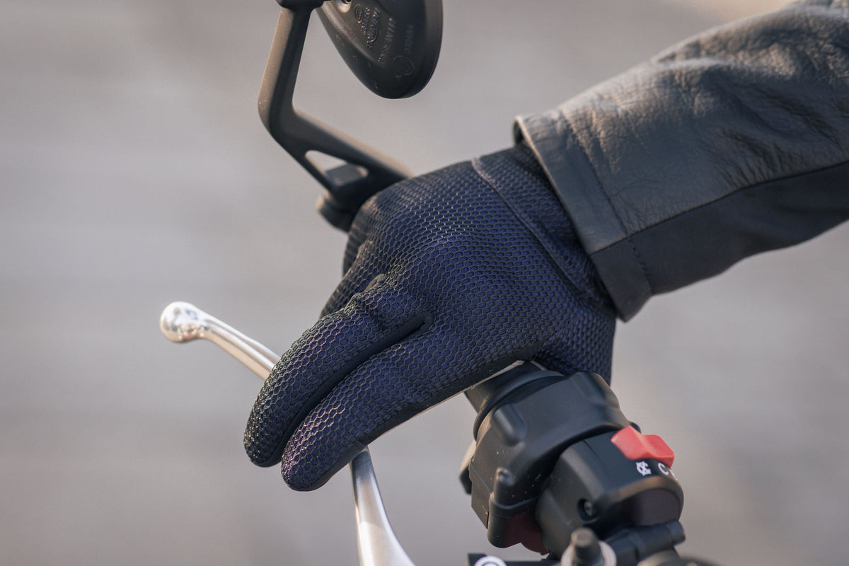 Mesh vs Leather Motorcycle Gloves for Indian Summers