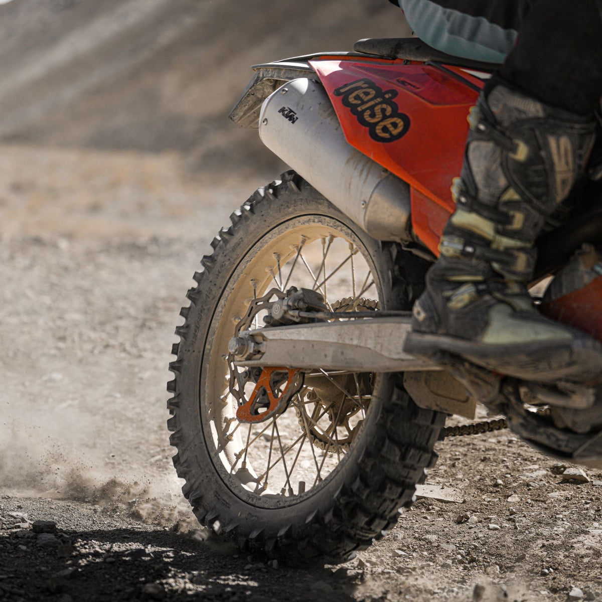 Off-Road Tyres: Key Features to Look for When Driving on Rocky or Mudd